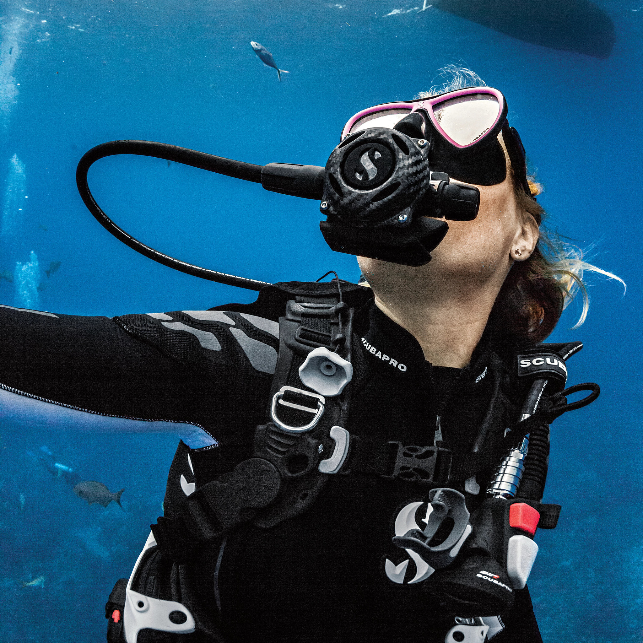 MK25 EVO/A700 Carbon BT Dive Regulator System - SCUBAPRO